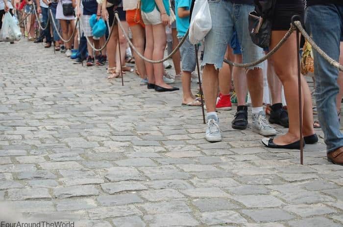 20 FUN Things To Do While Waiting In Line With Kids