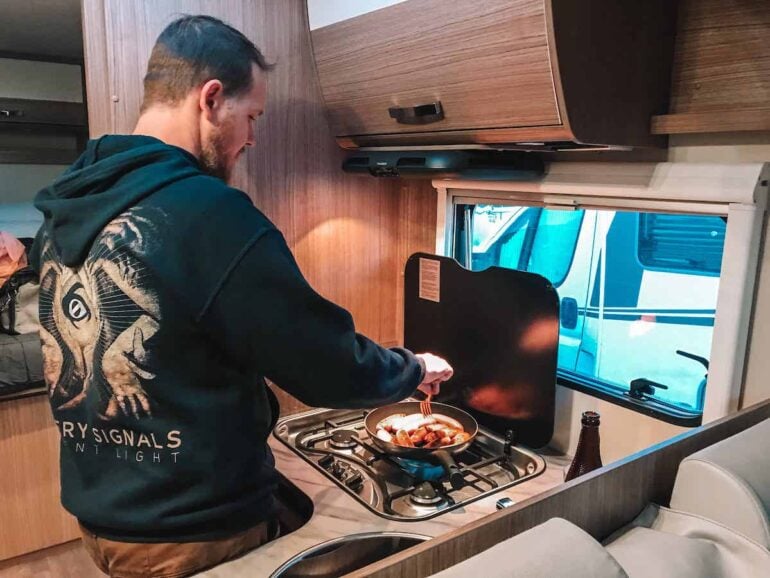 Simple Tips For Cooking In A Campervan & Easy Campervan Meals